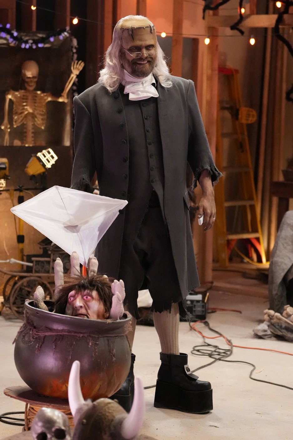 The Conners - Book Bans and Guillotine Hands (S05E06) (2022) | ČSFD.cz