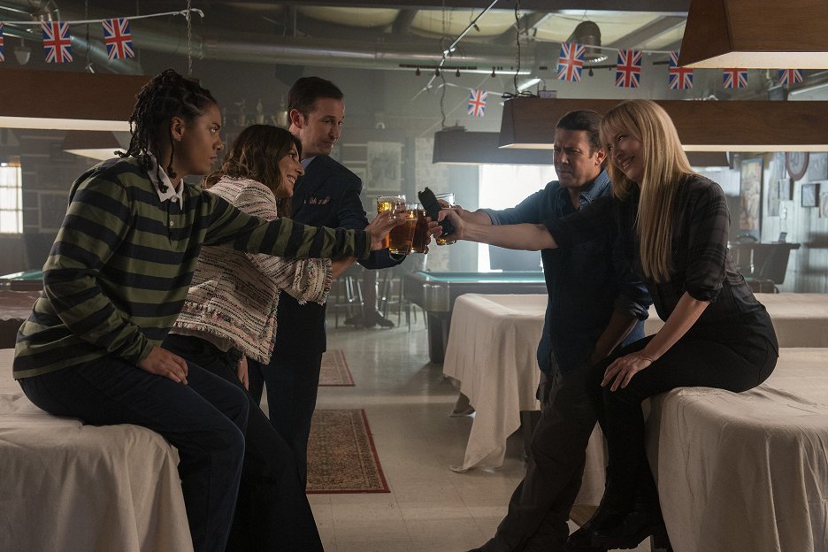 Leverage: Redemption - The Belly of the Beast Job (S02E11) (2023) | ČSFD.cz