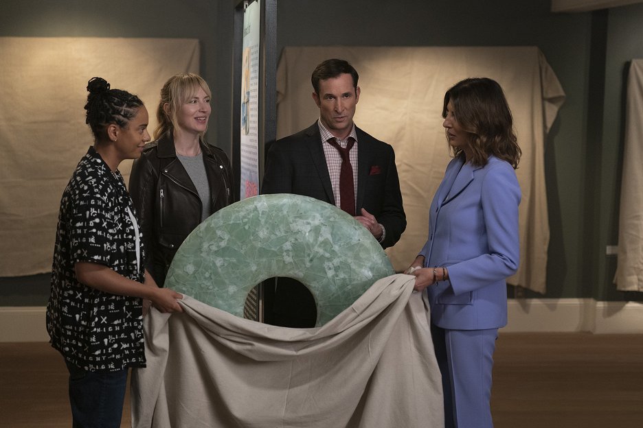 Leverage: Redemption - The Belly of the Beast Job (S02E11) (2023) | ČSFD.cz