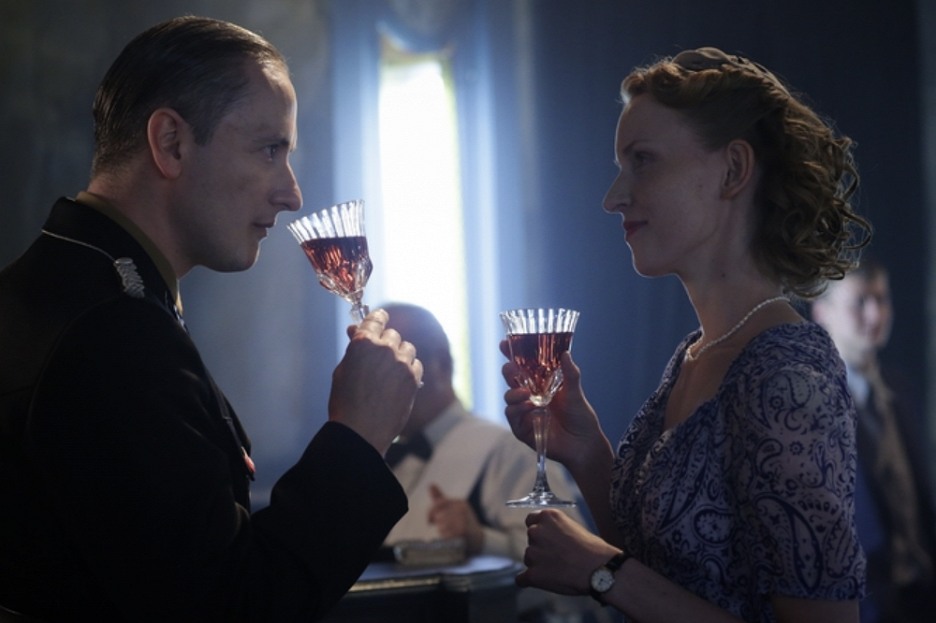 Wojenne dziewczyny - Episode 8 (S05E08) (2022) | ČSFD.cz