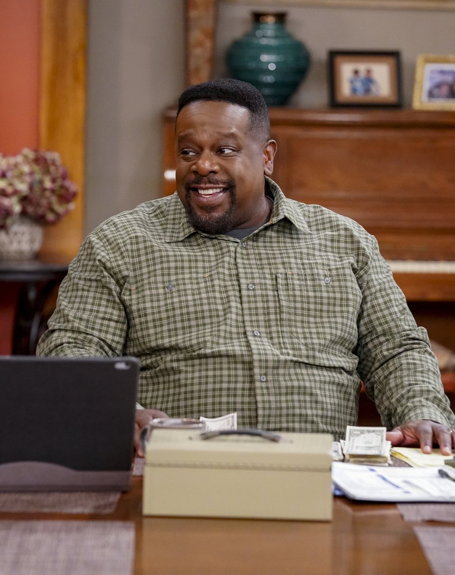 Sousedství - Welcome to the Treehouse (S03E12) (2021) | ČSFD.cz