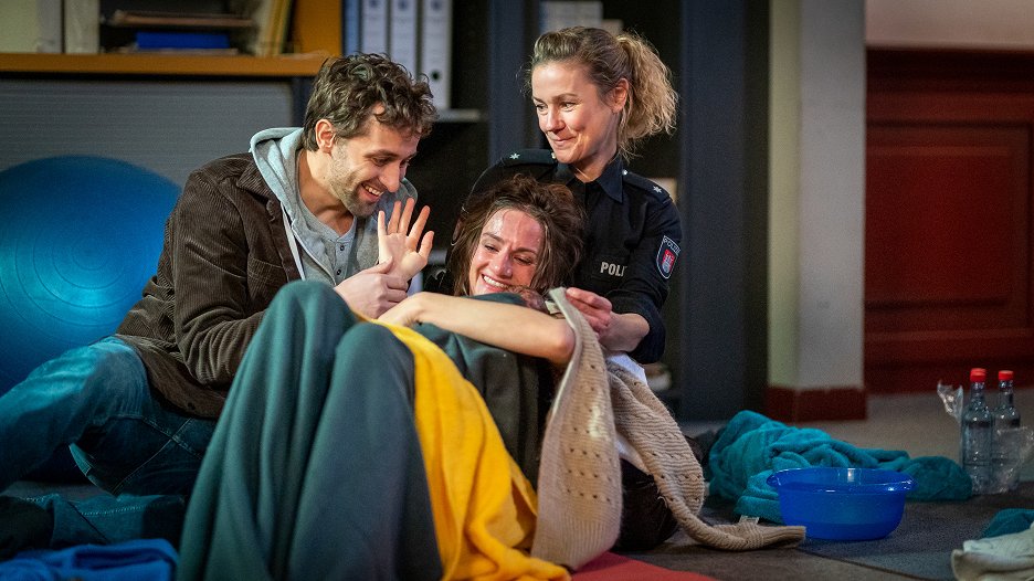 Policie Hamburk - Veselé Vánoce (S17E12) (2022) | ČSFD.cz