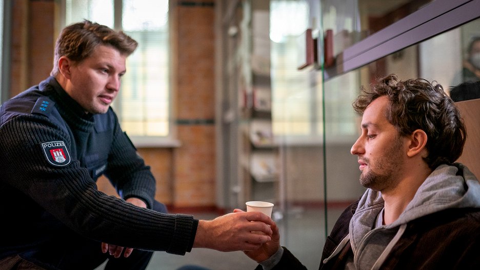 Policie Hamburk - Veselé Vánoce (S17E12) (2022) | ČSFD.cz