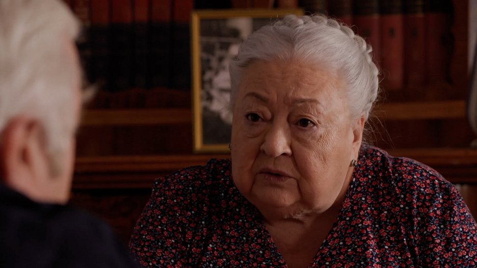 Keresztanyu - Vaklárma (S04E66) (2022) | ČSFD.cz