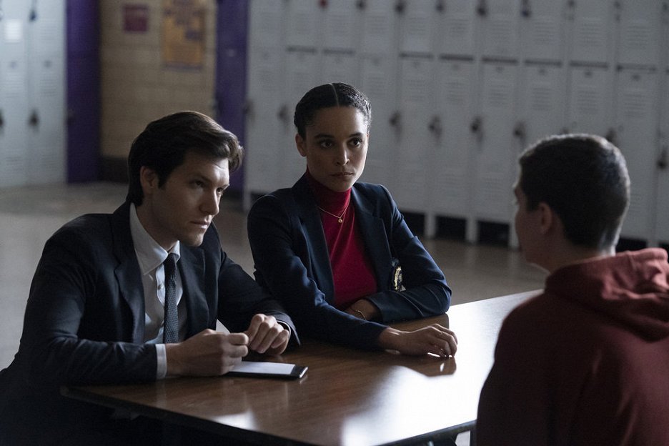 The Calling - Informovaní (E02) (2022) | ČSFD.cz