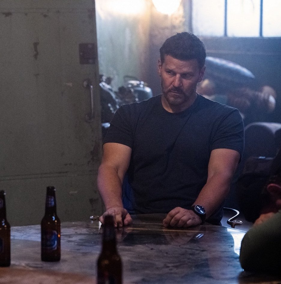 Tým SEAL - Damage Assessment (S06E09) (2022) | ČSFD.cz