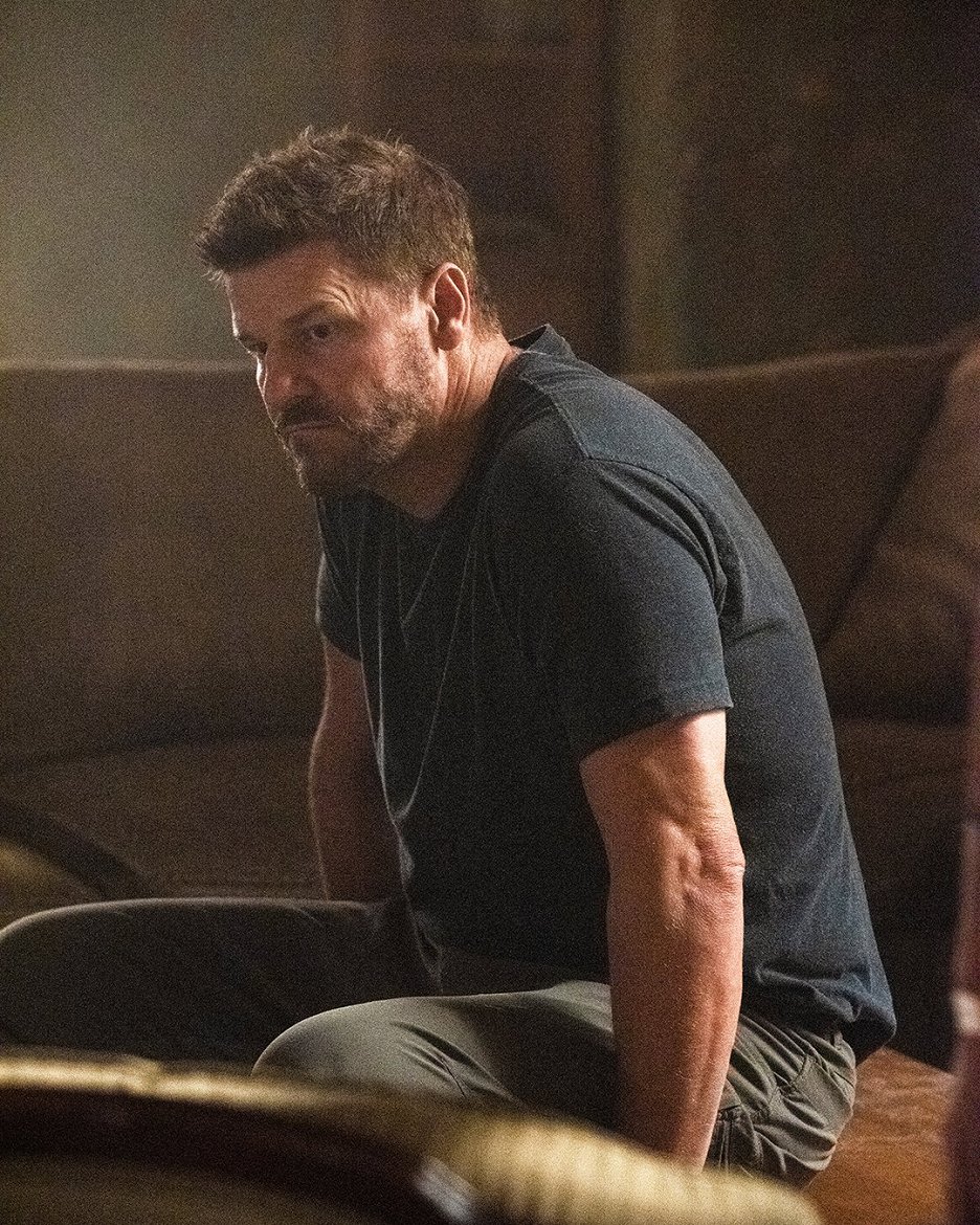 Tým SEAL - Damage Assessment (S06E09) (2022) | ČSFD.cz