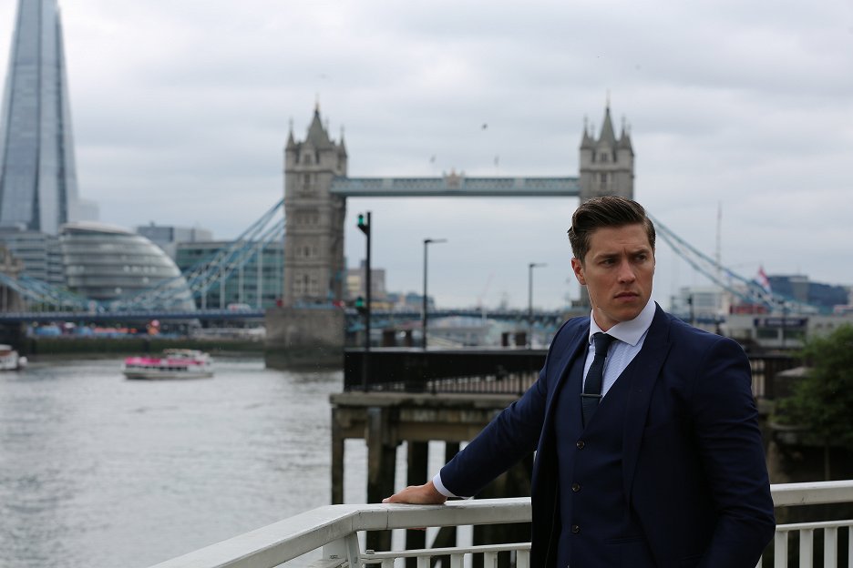 Rogue Trader (2021) | ČSFD.cz