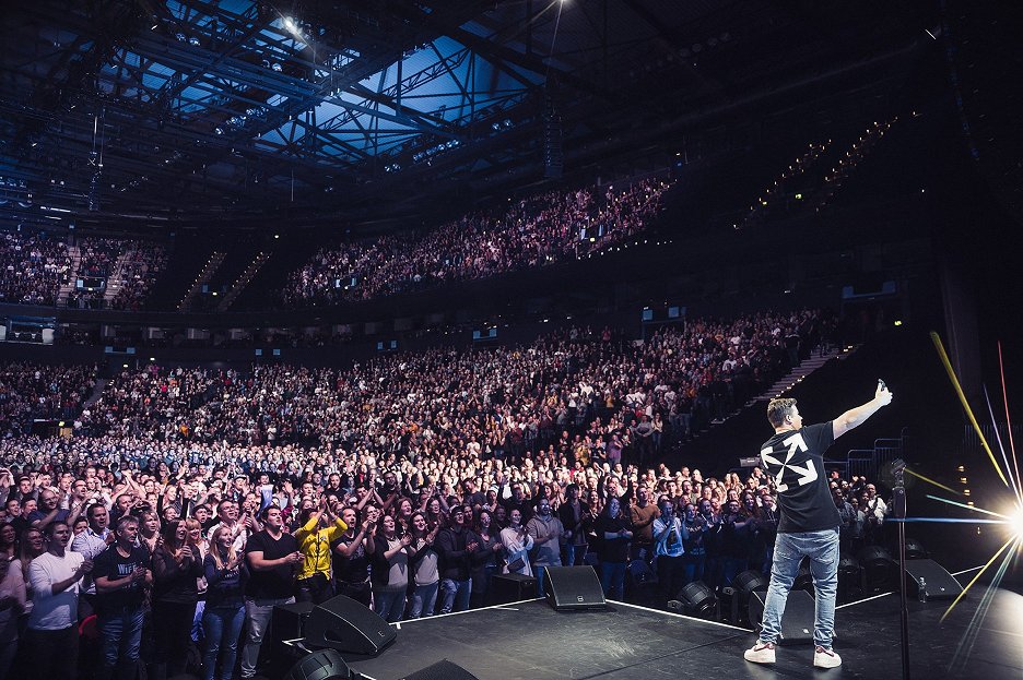Chris Tall live! Schönheit braucht Platz (2022) | Galerie - Plakáty ...