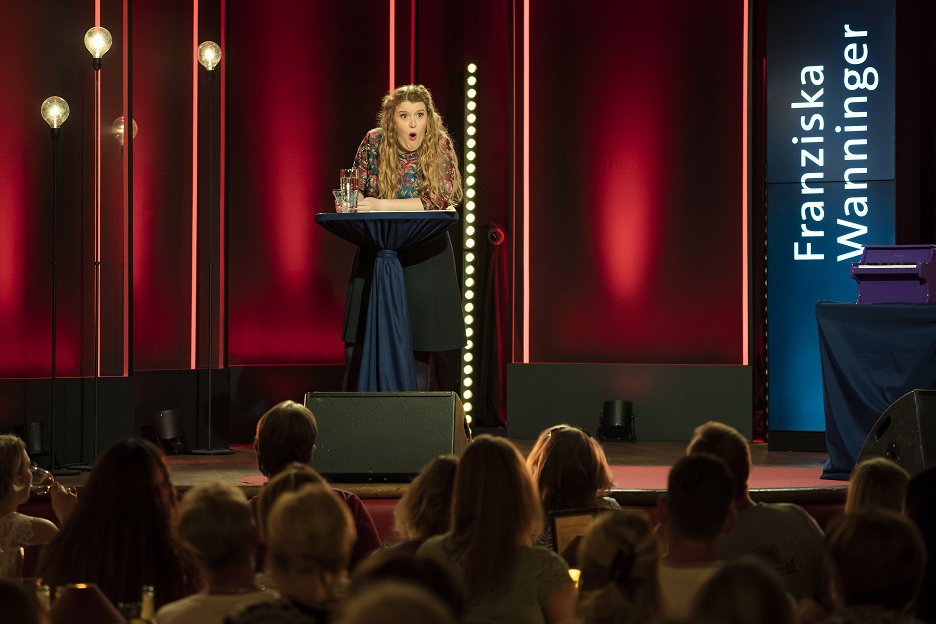 Franziska Wanninger - Live auf der Bühne! - "Für mich soll's rote Rosen ...