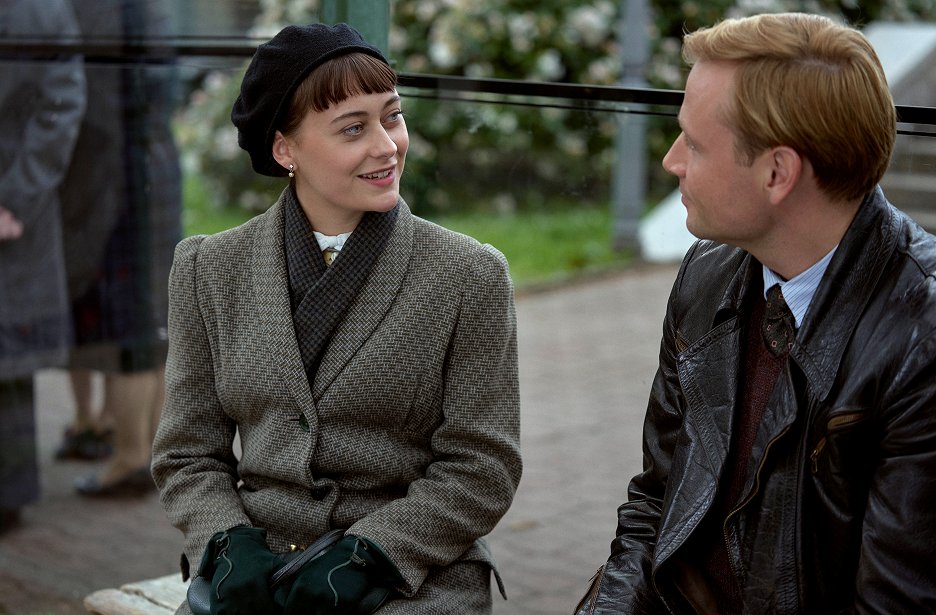 Bonn - Alte Freunde, neue Feinde - Episode 2 (E02) (2022) | ČSFD.cz