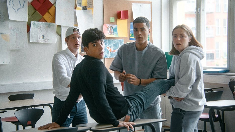 VGS - Svidd pung (S01E05) (2022) | ČSFD.cz