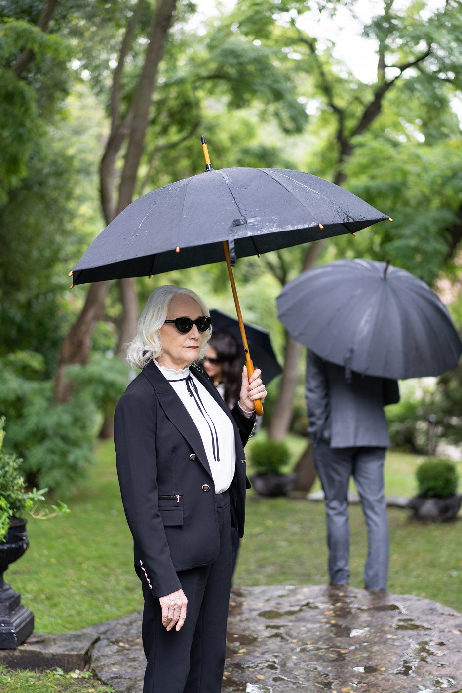 Městečko Three Pines - Srdce z kamene, část 1. (E05) (2022) | ČSFD.cz