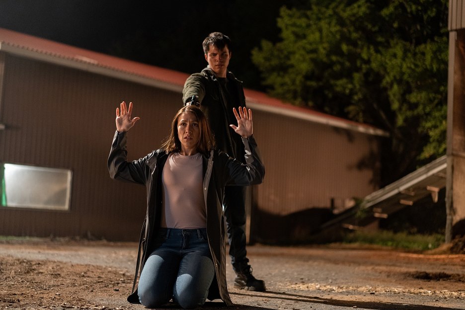 Městečko Three Pines - Srdce z kamene, část 2. (E06) (2022) | ČSFD.cz