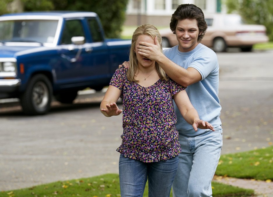 Young Sheldon - An Ugly Car, an Affair and Some Kickass Football ...