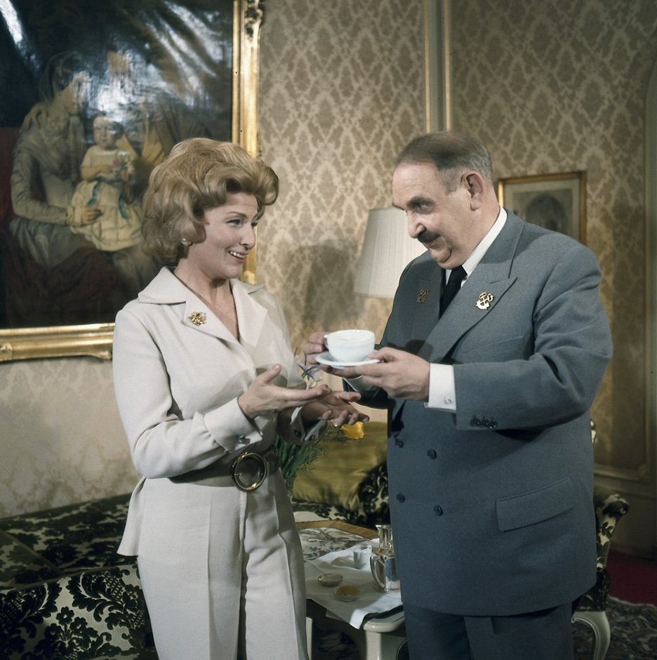 Hallo - Hotel Sacher... Portier! (1973) | Galéria - Plagáty | ČSFD.sk