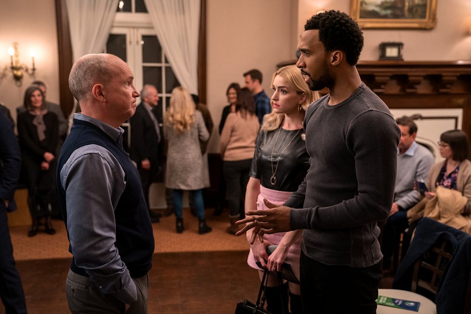 Ginny a Georgia - Slyšte! Temnota se snáší (S02E08) (2023) | ČSFD.cz