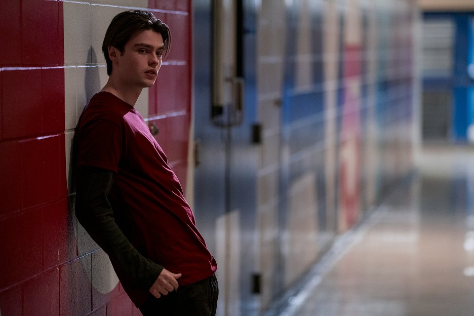 Ginny a Georgia - Slyšte! Temnota se snáší (S02E08) (2023) | ČSFD.cz