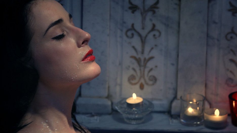 Forbidden Love (2012) | ČSFD.cz