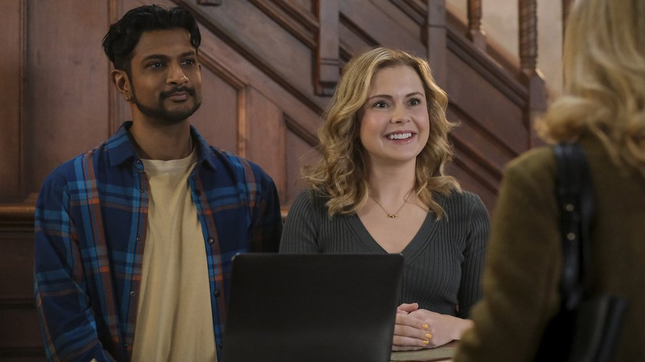 Ghosts - Issac's Book (S02E16) (2023) | ČSFD.cz