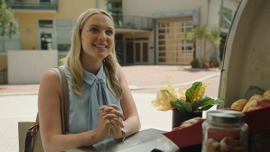 Stepping Into Love (2022) | ČSFD.cz