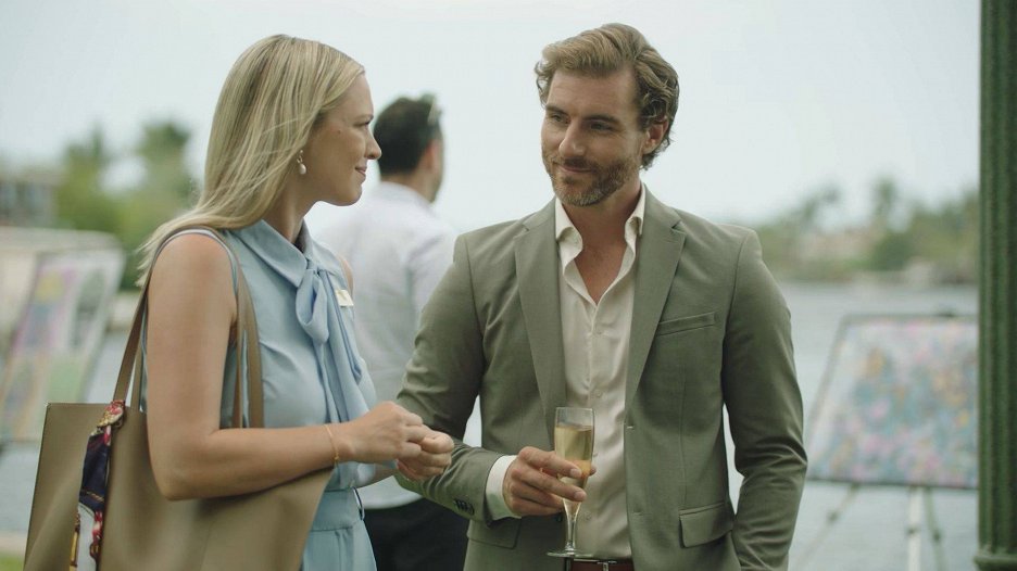 Stepping Into Love (2022) | ČSFD.cz