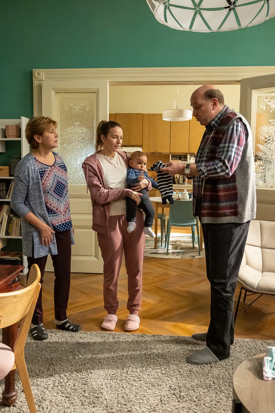 Jedna rodina - Kopačky (S01E14) (2023) | ČSFD.cz