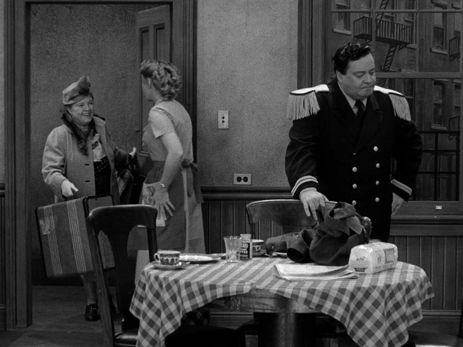 The Honeymooners - Hello Mom (E10) (1955) | ČSFD.cz