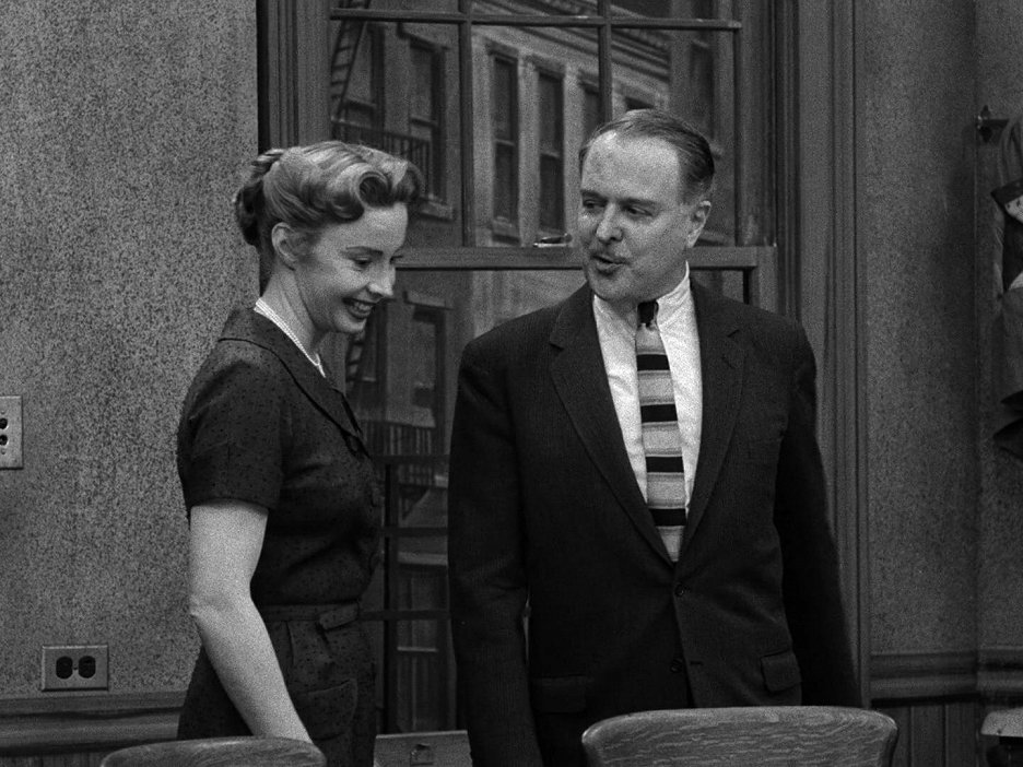 The Honeymooners - Pardon My Glove (E25) (1956) | ČSFD.cz