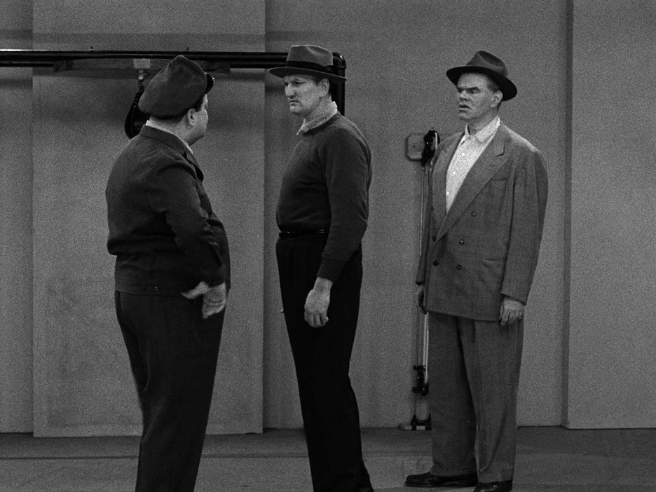 The Honeymooners - The Bensonhurst Bomber (E37) (1956) | ČSFD.cz