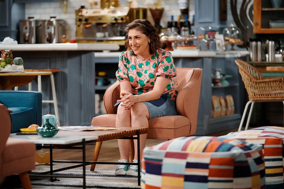 Call Me Kat - Call Me Your Biggest Fan (S02E05) (2022) | ČSFD.cz