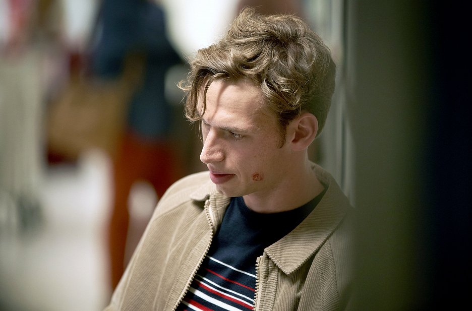 Lost Luggage - Samira (E06) (2022) | ČSFD.cz