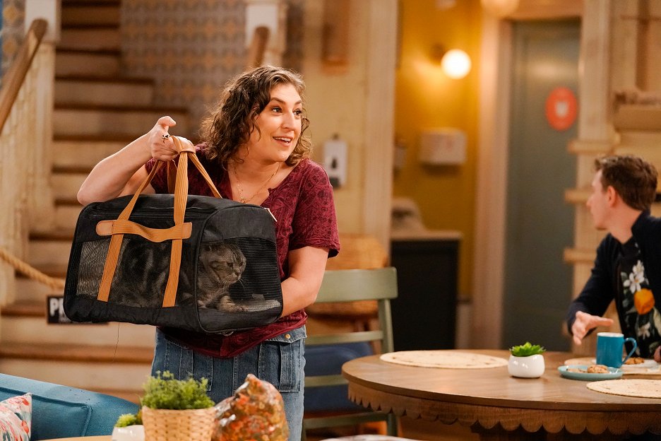 Call Me Kat - Call Me Cupcake (S02E07) (2022) | ČSFD.cz