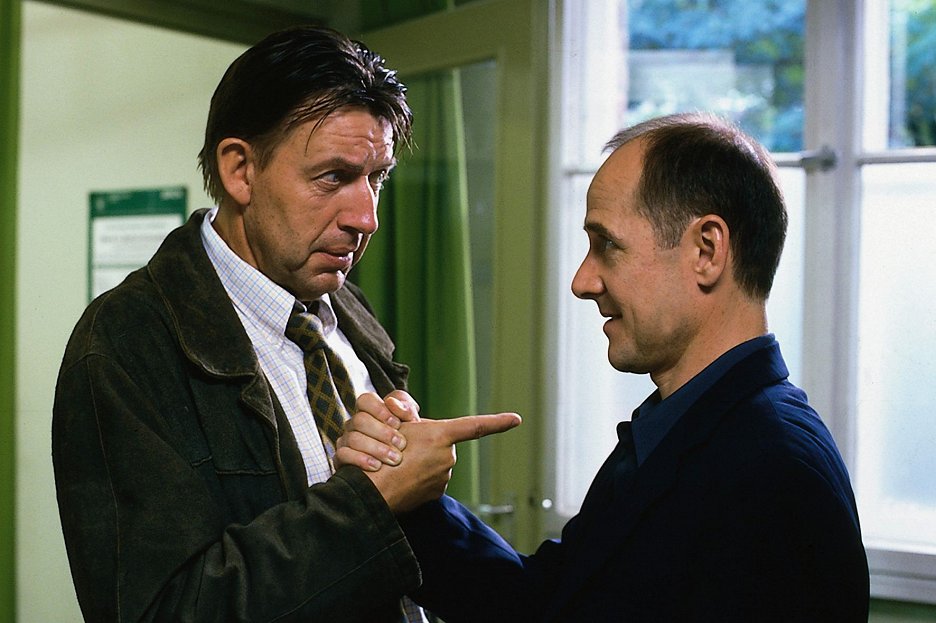 Poslední svědek - Der Tod des weißen Ritters (S03E01) (2000) | ČSFD.cz