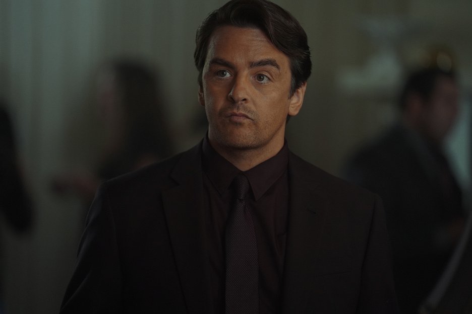 Král Tulsy - Adobe Walls (S01E08) (2023) | ČSFD.cz