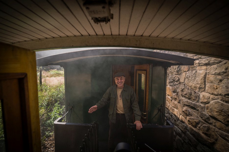 Stopy Járy Cimrmana - Jihočeský Cimrman (E03) (2023) | ČSFD.cz