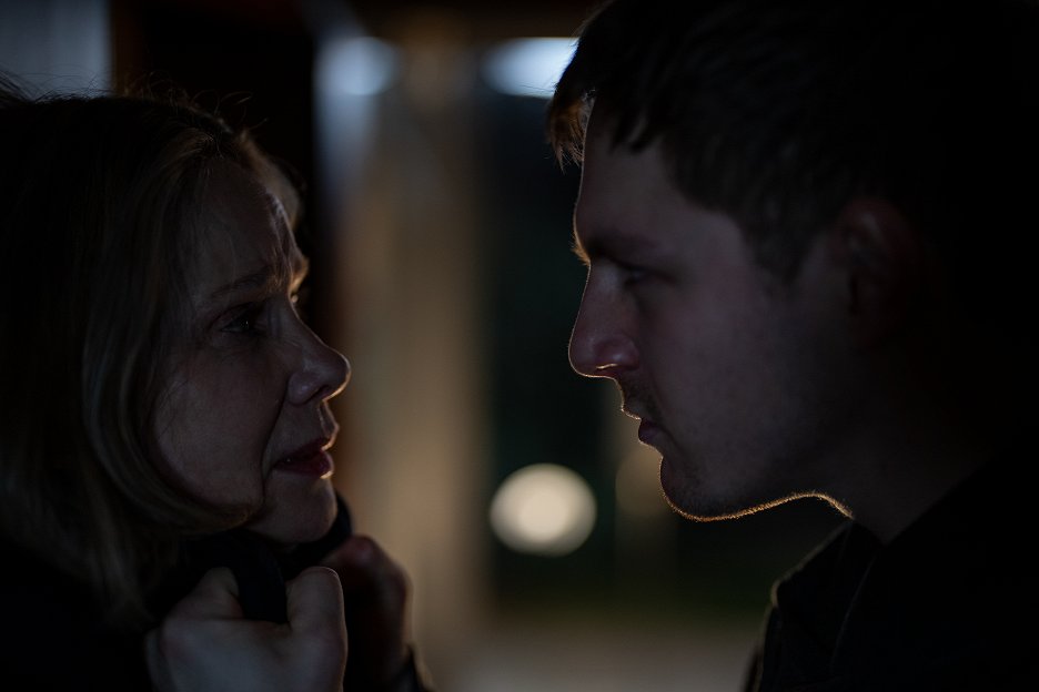 Dvě strany propasti - Jägerin in der Dunkelheit (E04) (2023) | ČSFD.cz