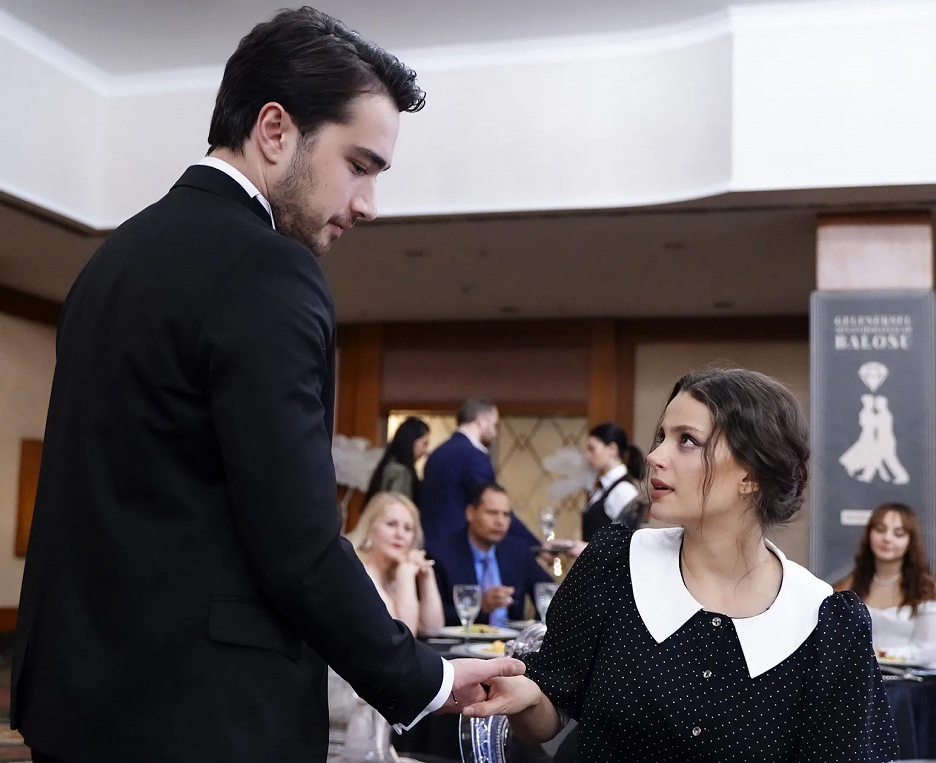 Güzel Günler - Episode 13 (E13) (2023) | ČSFD.cz