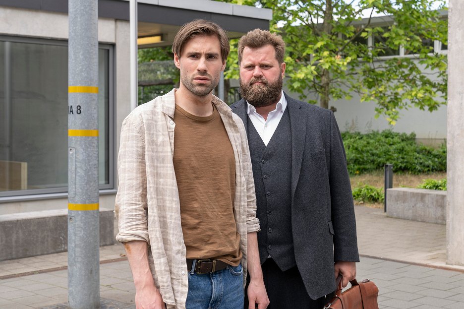 Případ pro dva - Kleine Fische (S32E37) (2023) | ČSFD.cz