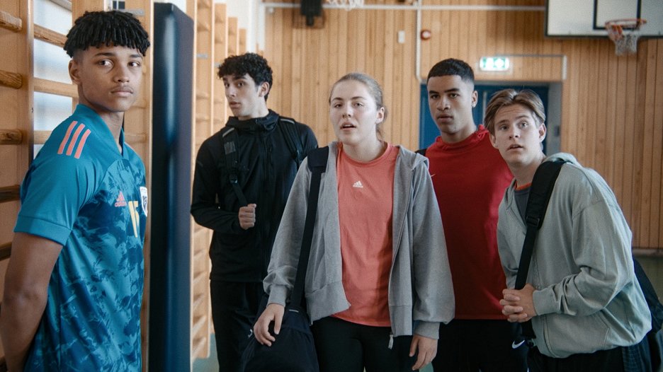 VGS - Helvetesdagen (S01E24) (2023) | ČSFD.cz