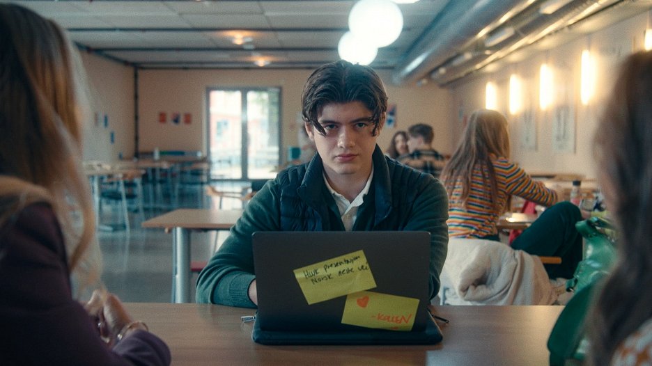 VGS - En for laget (S01E33) (2023) | ČSFD.cz