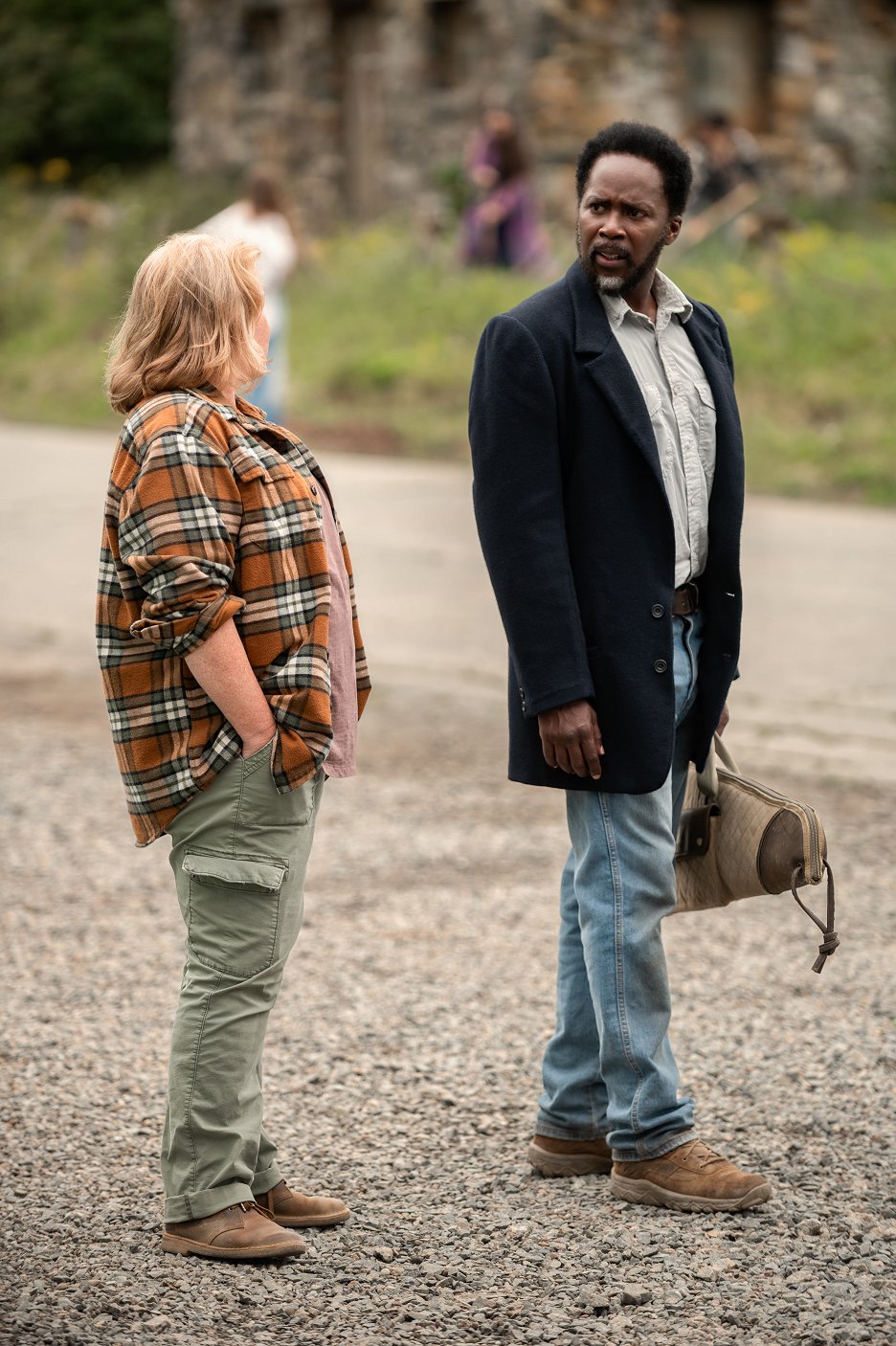 Cesta ven - Tether (S02E03) (2023) | ČSFD.cz