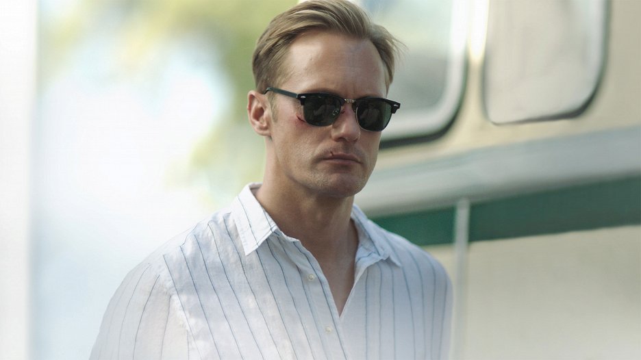 Infinity Pool (2023) | Galerie - Z filmu | ČSFD.cz