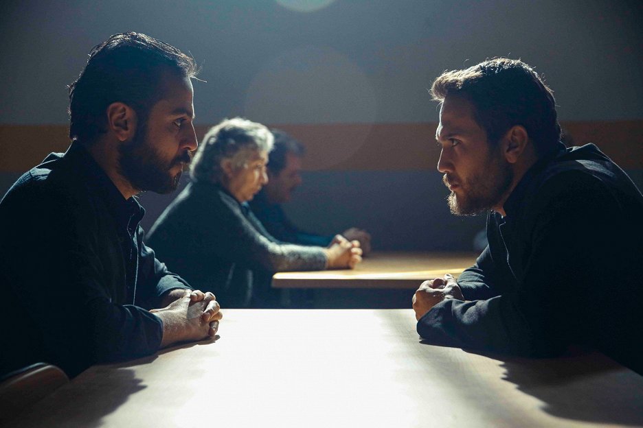 Çukur - Aile, Her Şeydir (S03E06) (2019) | ČSFD.cz