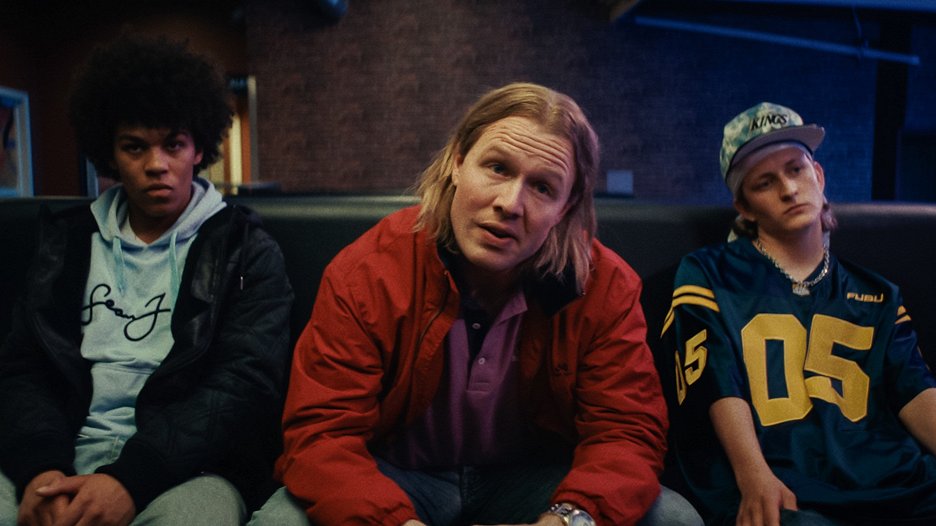 Flus - Bowlingdealen (E02) (2022) | ČSFD.cz