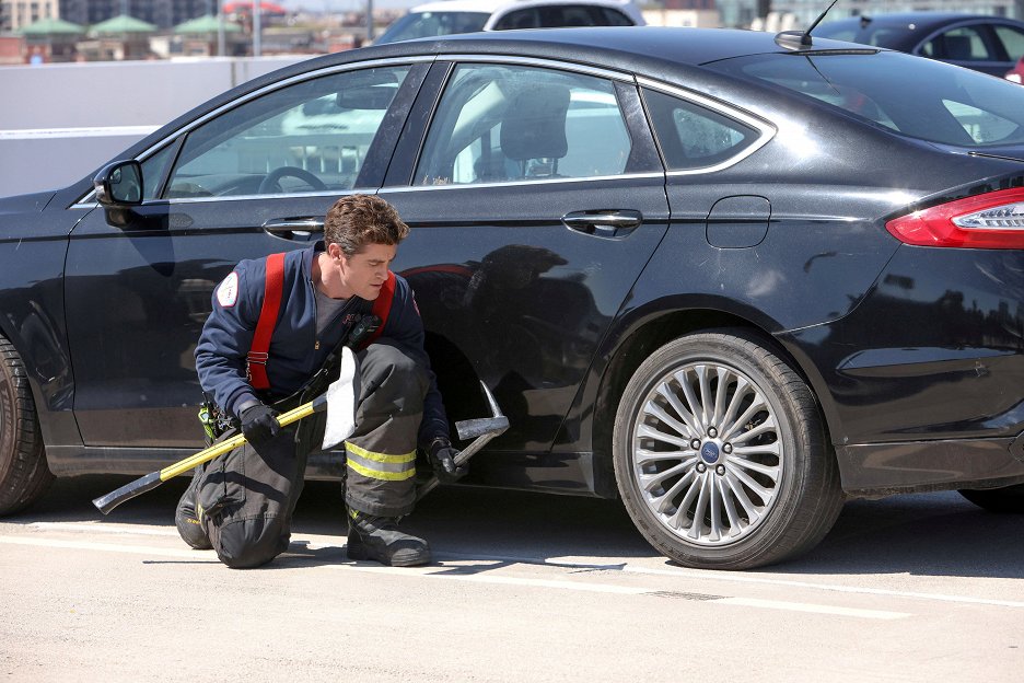 Chicago Fire - Red Waterfall (S11E22) (2023) | ČSFD.cz