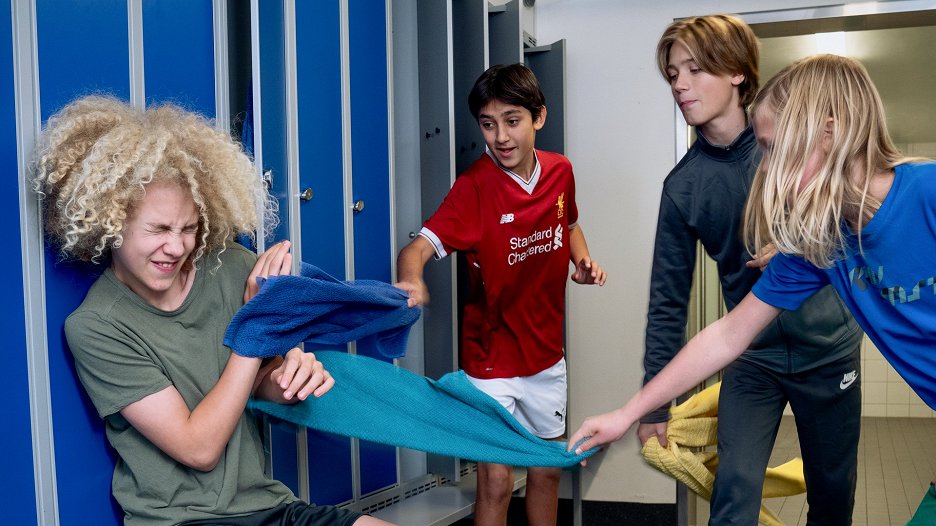 Klassen - Guttegarderoben (S02E17) (2020) | ČSFD.cz