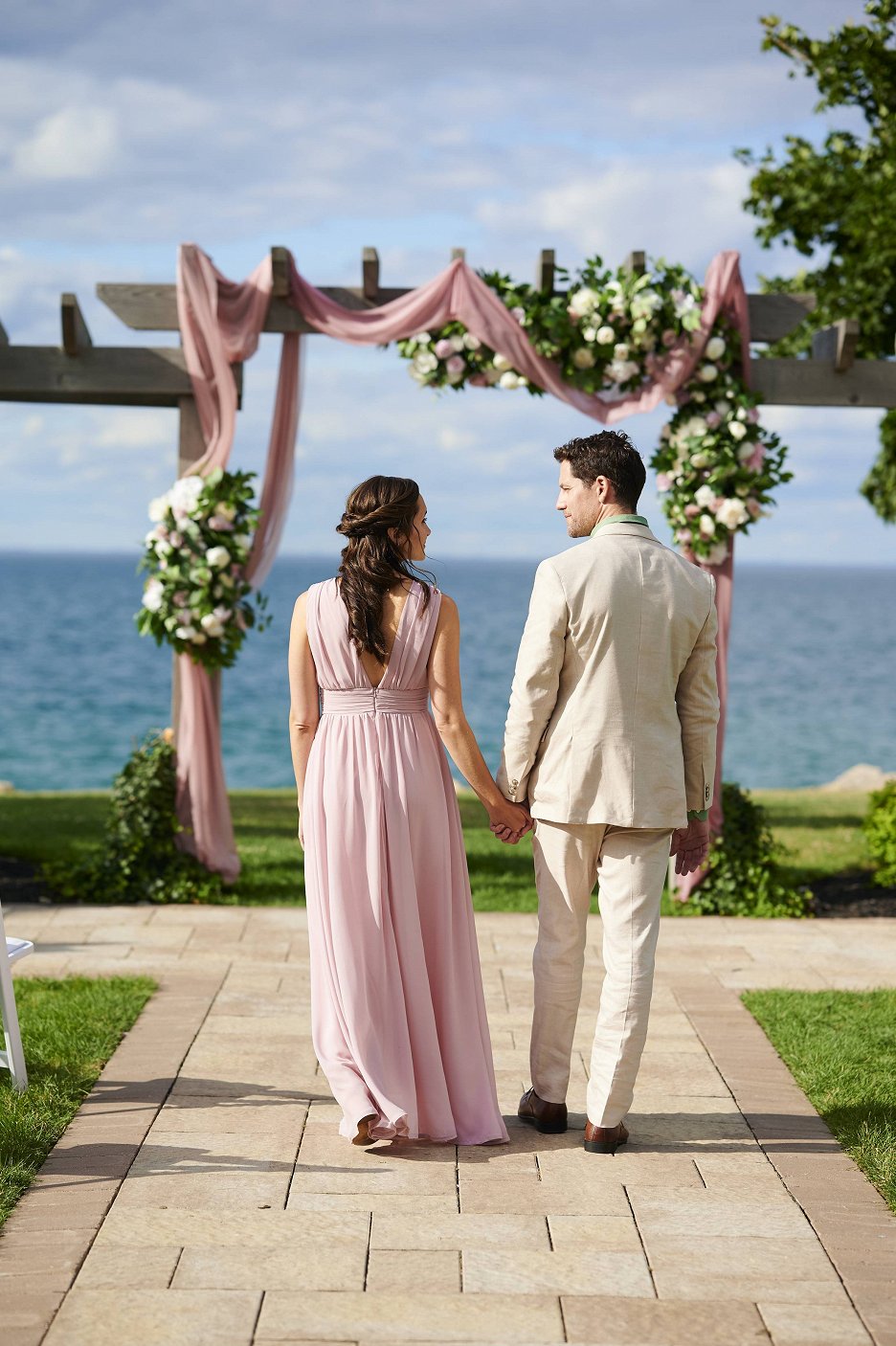 Loving Every Minute (2023) | ČSFD.cz