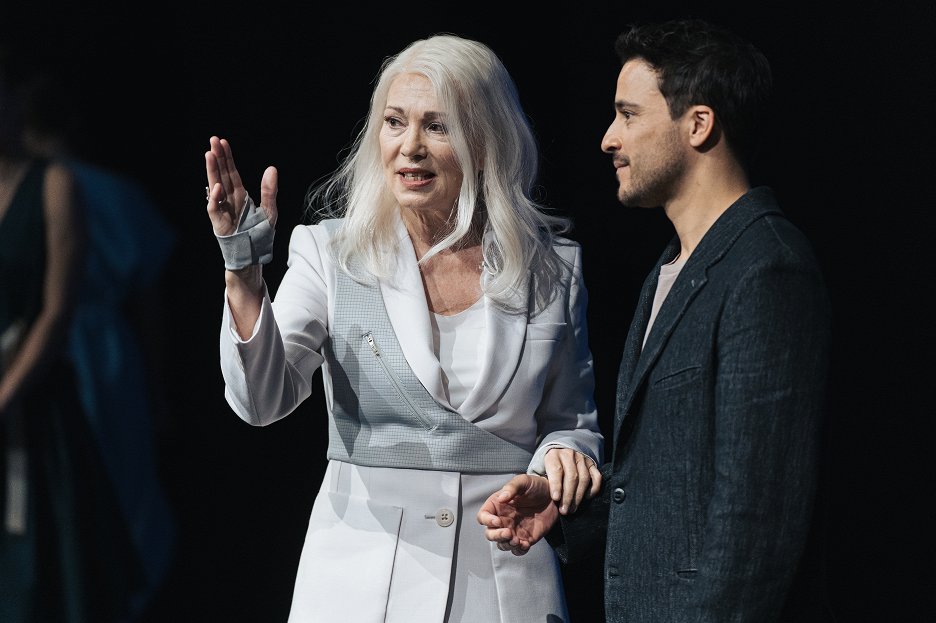 V ráji (2023) | ČSFD.cz