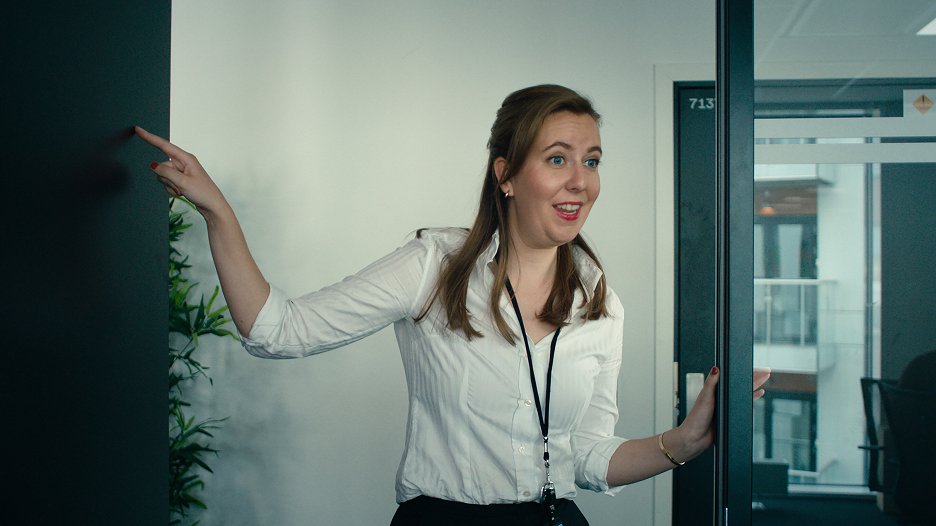 Lunch - Møteromsbooking (E15) (2022) | ČSFD.cz